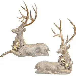 MARK ROBERTS Deer With Led Wreath - Gold
