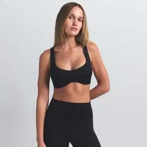 SKIMS Shaping Scoop Bra | Black | Large | Nike Matte