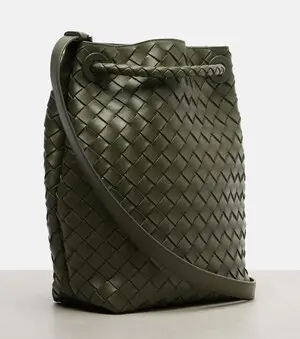 Bottega Veneta Andiamo Intrecciato Small Bucket Bag - Green