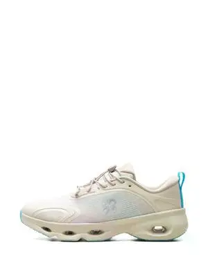 On Cloudsolo Logo Detail Sneakers - Neutrals