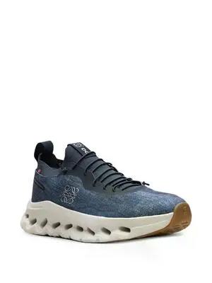On Cloudsolo Logo Detail Sneakers