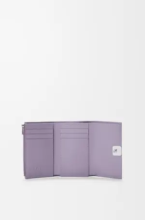 Loewe Anagram Small Vertical Wallet In Pebble Grained Leather Skin - Dirty Mauve
