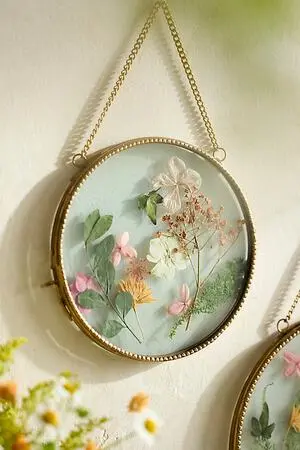 TERRAIN Filigree Circle Frame