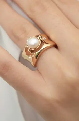 RETRO CHIC Pearl Statement Ring