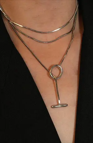 RETRO CHIC Whispers Vine Chain Necklace - Silver