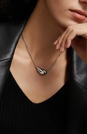 RETRO CHIC Drop Pendant Necklace - Silver