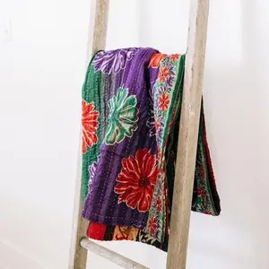 TEN THOUSAND VILLAGES Sac Sari Throw - Red