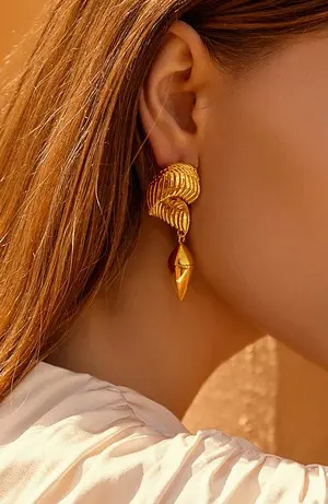 RETRO CHIC Hawk Wing Earrings