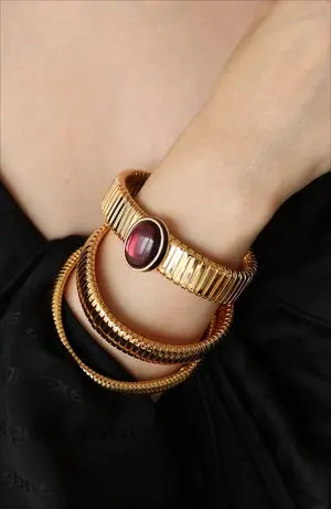 RETRO CHIC Wide Gladiator Minimalist Bracelet