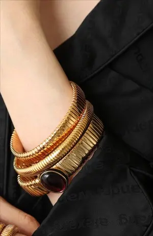 RETRO CHIC Wide Gladiator Minimalist Bracelet