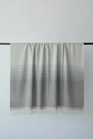 SSKEIN Gradient Weave Throw - Grey