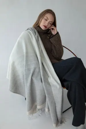 SSKEIN Gradient Weave Throw - Grey