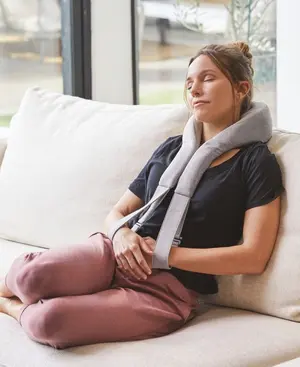 SHARPER IMAGE Realtouch Shiatsu Plus Cordless Neck Massager