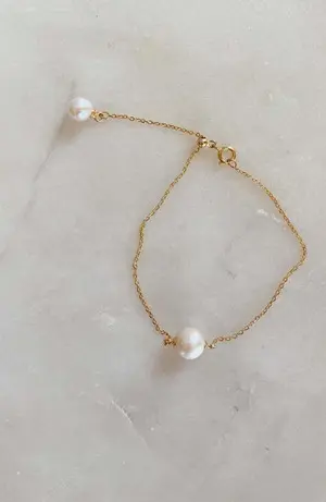 UNTAMED PETALS Abigail Pearl Bracelet - Gold