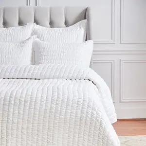 ELISABETH YORK Elodie Dove /queen Quilt - White