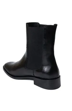 MENINA STEP Balmoral Leather Chelsea Boot - Black