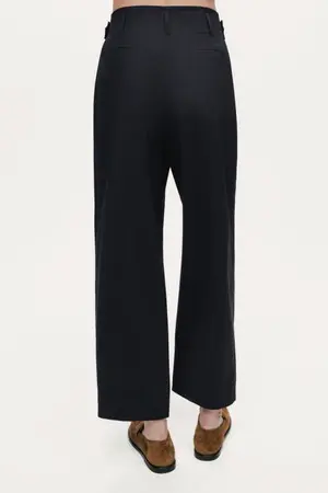 NOCTURNE Pleated Tapered Crop Trousers - Navy Blue