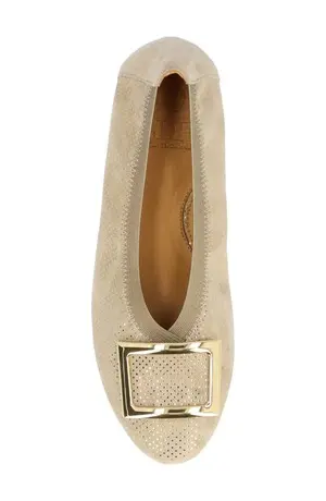 L'AMOUR DES PIEDS Floella Almond Toe Pump