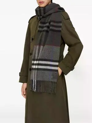 Burberry Checkered Scarf - Grey