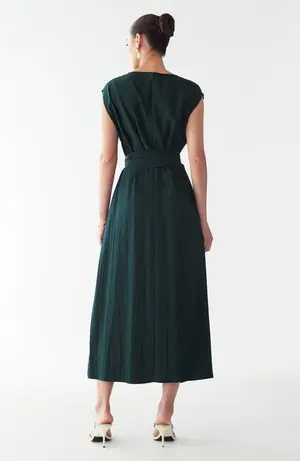 WILLA Yana Midi Dress