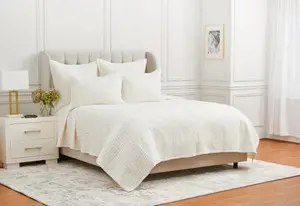 ELISABETH YORK Willa Ivory Queen Quilt