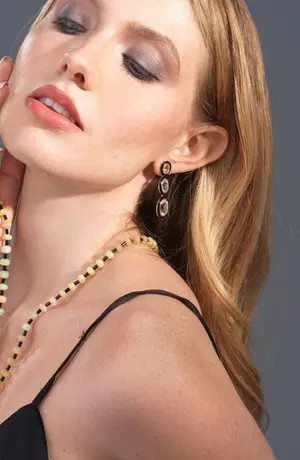 Goshwara Melange 3-tier Drop Earrings - Clear