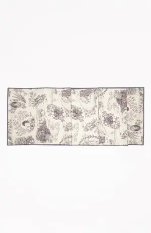 BOND & GRACE The Heroines Table Runner