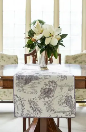 BOND & GRACE The Heroines Table Runner