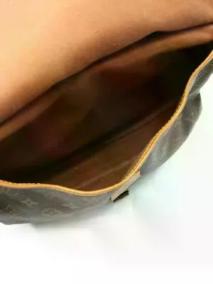 LOUIS VUITTON 1990 Saumur 30 Shoulder Bag