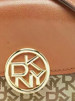 Dkny Logo-plaque Cross Body Bag