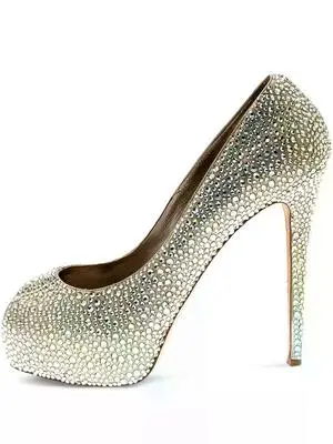 Le Silla Round Toe Pumps
