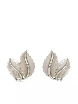 SUSAN CAPLAN 1960s Trifari Leaf-motif Clip-on Earrings - Silver