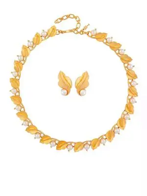 SUSAN CAPLAN 1960s Trifari Leaf Necklace And Earrings Set - Gold