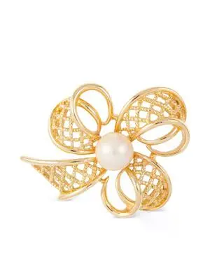 SUSAN CAPLAN 1960s Trifari Bow Flower Brooch - Gold