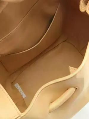 Bottega Veneta Beak Leather Tote Bag - Neutrals