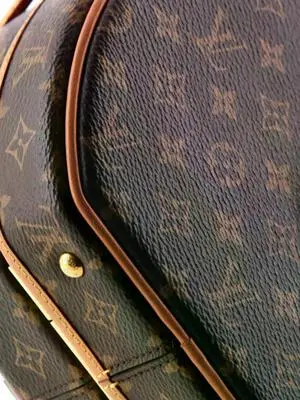 LOUIS VUITTON Small Boîte Chapeau - Brown