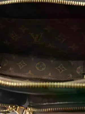 LOUIS VUITTON Utility Crossbody Bag