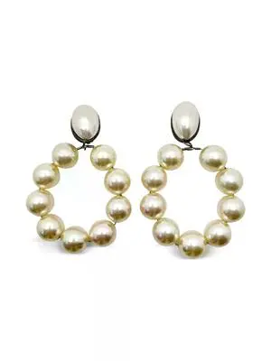 JENNIFER GIBSON JEWELLERY 1960s Mabé Pearl Hoop Clip-on Earrings - Silver