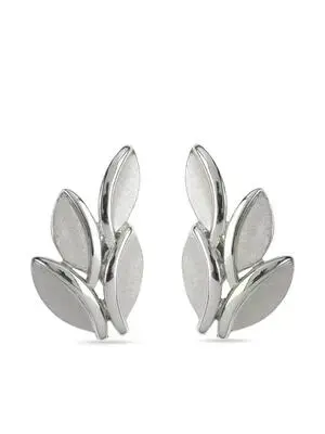 SUSAN CAPLAN 1960s Trifari Leaf-motif Clip-on Earrings - Silver