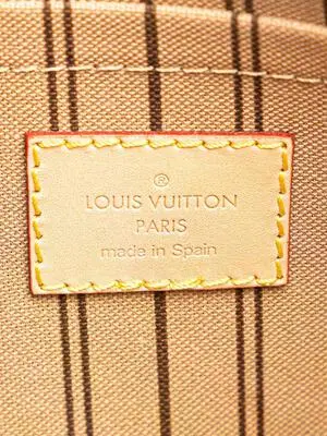 LOUIS VUITTON Neverfull Pochette