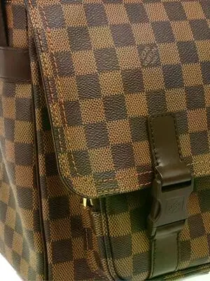 LOUIS VUITTON 2006 Melville Messenger Bag