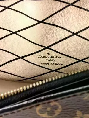LOUIS VUITTON Trunk Reverse Monogram Canvas Clutch - Black