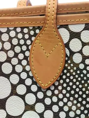 LOUIS VUITTON Neverfull Mm Shoulder Bag