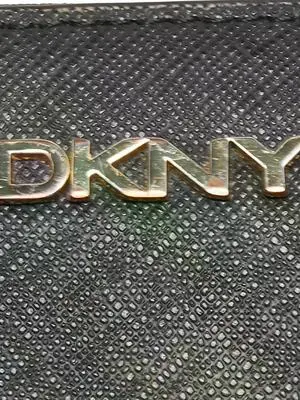Dkny Pre-owned Zip-around Leather Wallet