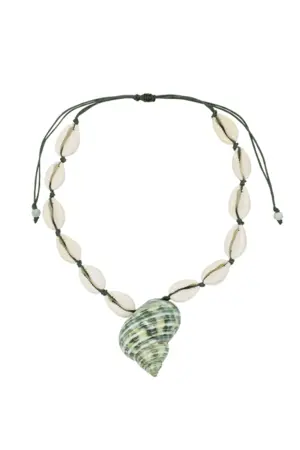 VELVET LUNA Cowrie Shell Choker With Seashell Pendant - Green