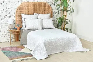 Comforters, Quilts & Coverlets
