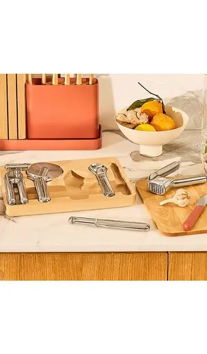 CARAWAY Kitchen Gadget Set In Metallic