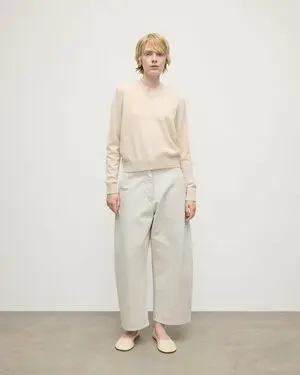 Johnstons Of Elgin Classic Cashmere V-neck Jumper - Cream