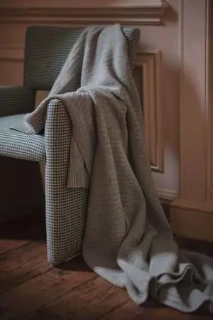 Johnstons Of Elgin Texture Knitted Light Cashmere Throw
