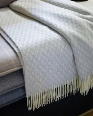 Johnstons Of Elgin Trellis Weave Merino Bed Throw In Silver - Grey